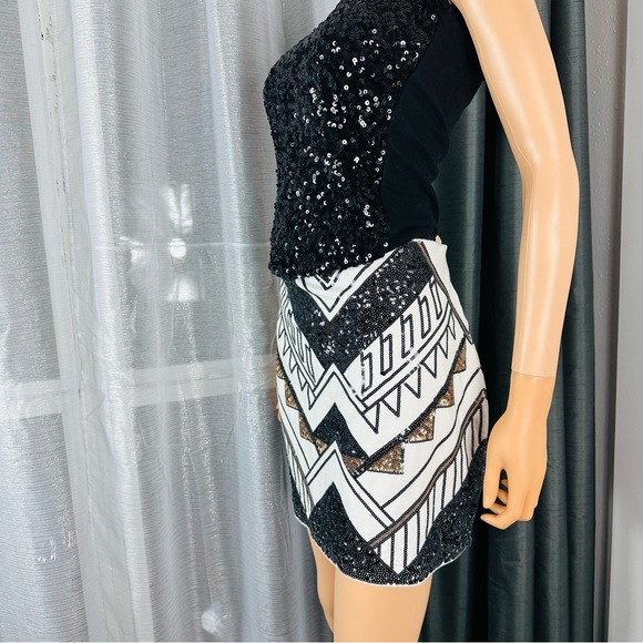 Express | Skirts | Express Mini Skirt Black And Gold Sequins Size L ...